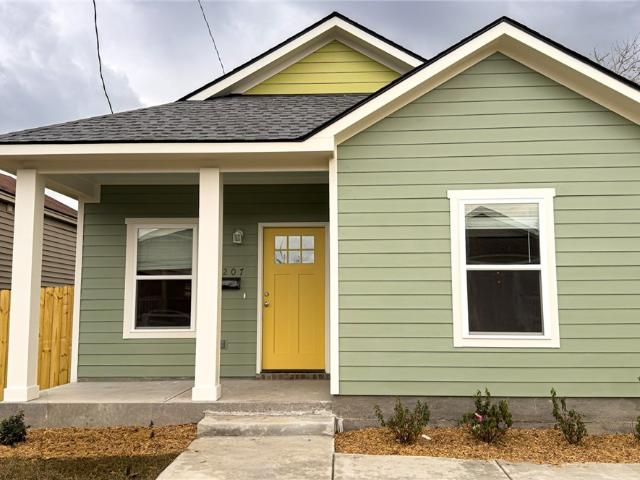 1207 Love St, Savannah, GA 31415 | MLS #SA342005 | Compass