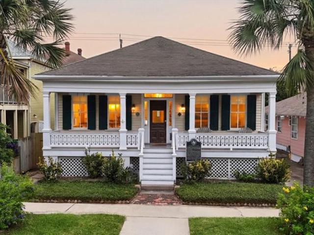 1207 Post Office St, Galveston, TX 77550
