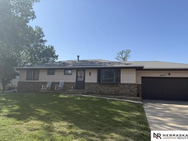 1207 Starview Ln, Lincoln, NE 68512