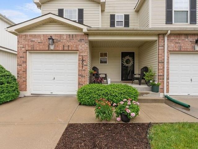 1207 SW Arborway Dr, Lee's Summit, MO 64082