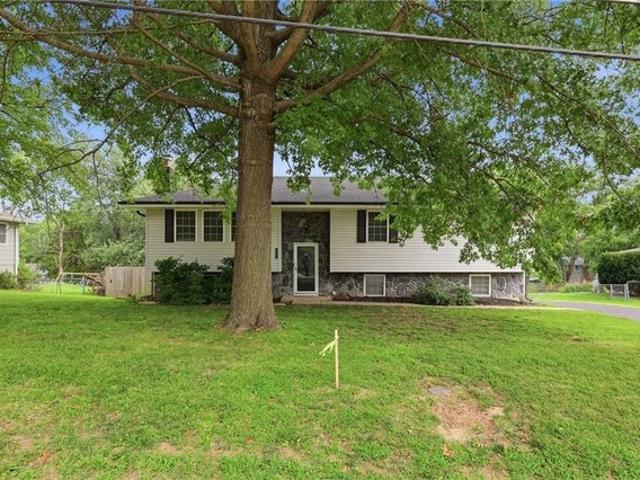 1207 S 104th St, Edwardsville, KS 66111