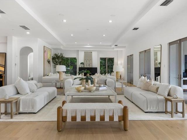 1207 Spanish River Rd, Boca Raton, FL 33432