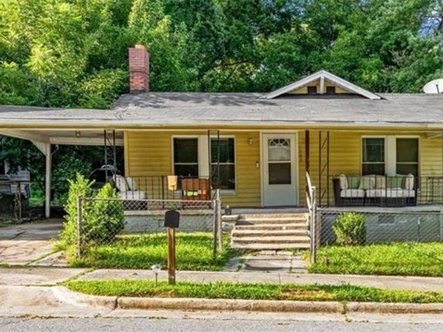 1207 Vernon Pl, High Point, NC 27260