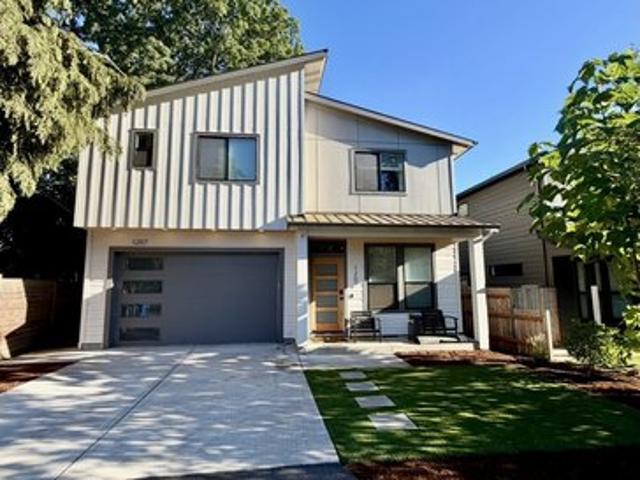 1207 W 20th St, Vancouver, WA 98660