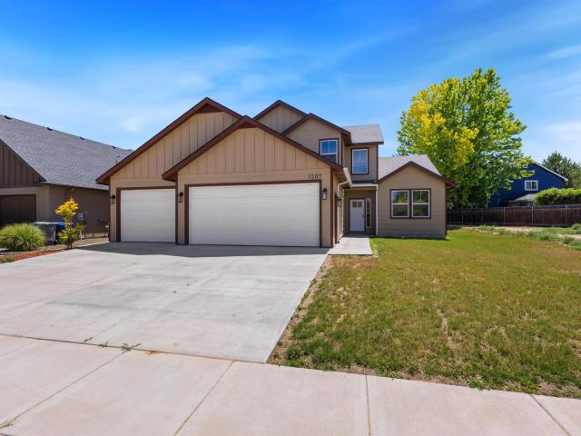1207 W Blaine Ave