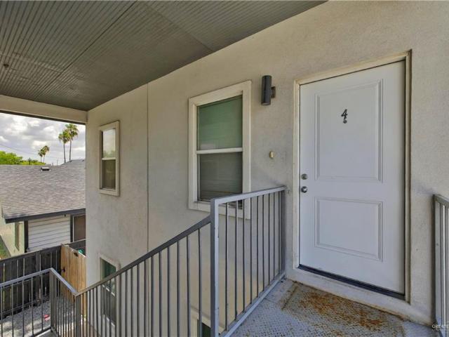 1207 W Kennedy Street 4