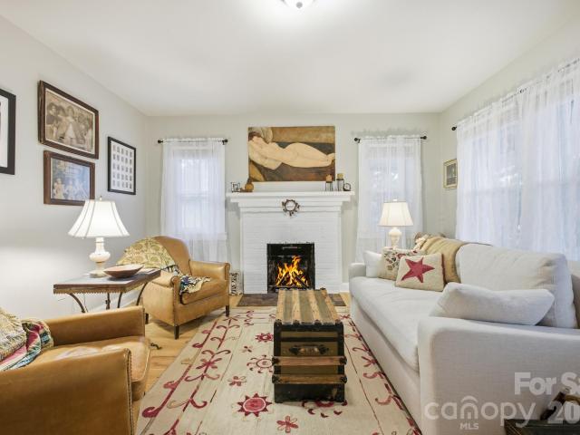 1207 Willow Road