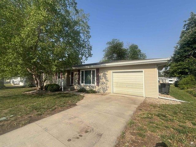 1207 12th St, Clay Center, KS 67432