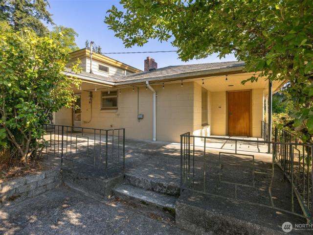 1207 32nd Street