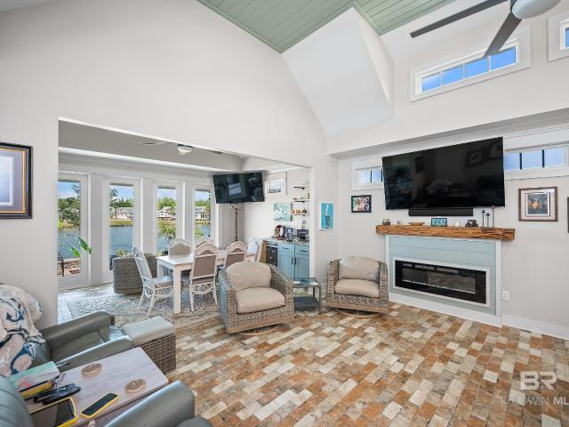 12088 Gateway Drive