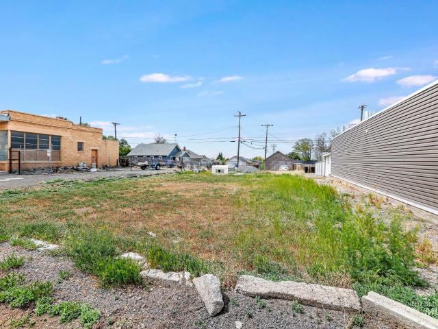 1208 Main St