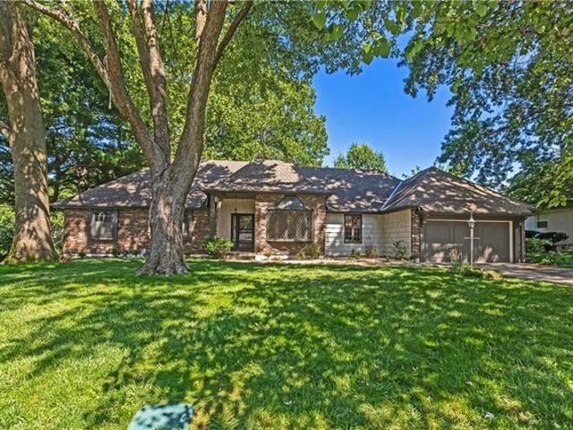 1208 NW Fairway Cir, Blue Springs, MO 64014