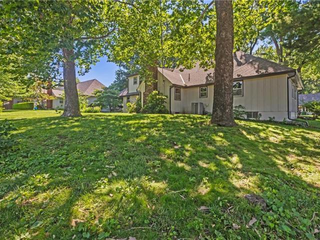 1208 NW Fairway Circle