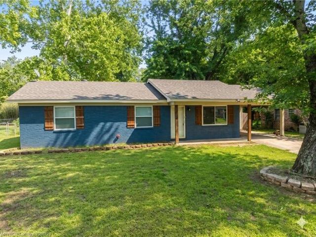 1208 N 26th St, Van Buren, AR 72956