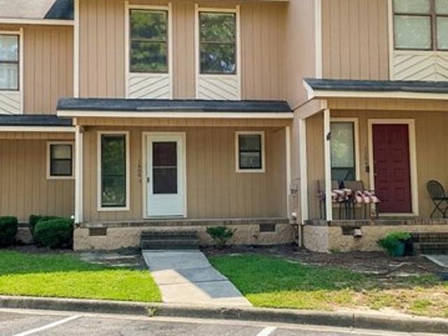 1208 N Forest Dr, Fayetteville, NC 28303