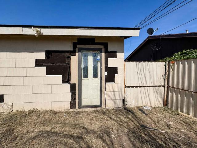 1208 Oak Avenue