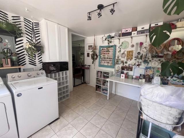 1208 Barry Dr