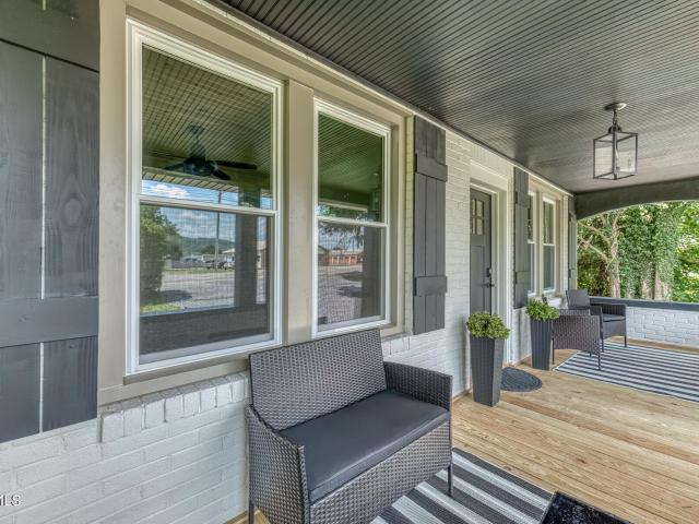 1208 Bluff City Highway
