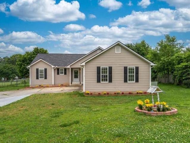 1208 Cabot's Dr, Auburn, GA 30011