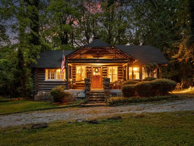 1208 Cinderella Rd, Lookout Mountain, GA 30750