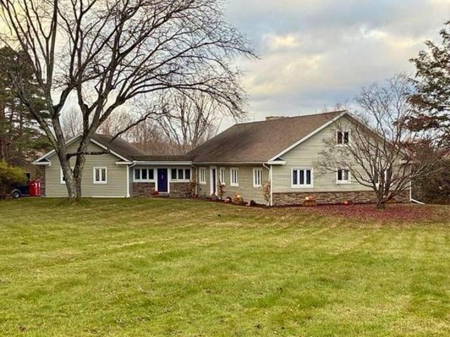 1208 Country Club Rd, Newton Township, PA 18411