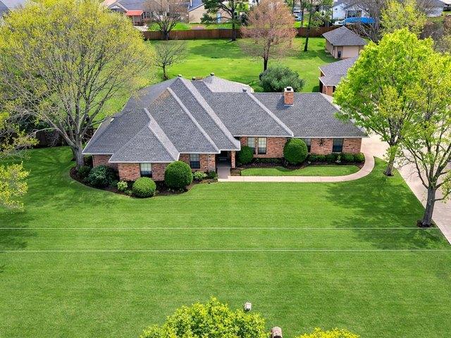 1208 Crockett Dr, Fort Worth, TX 76028