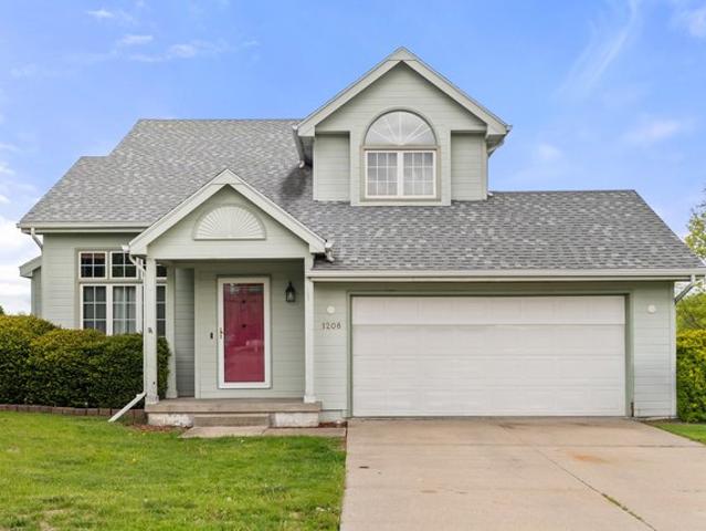 1208 E 18th St, Norwalk, IA 50211