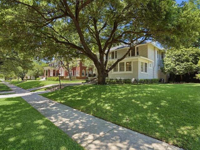 1208 Elizabeth Boulevard