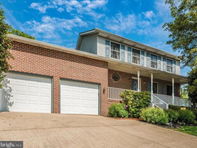 1208 Fairway Dr, Westminster, MD 21158