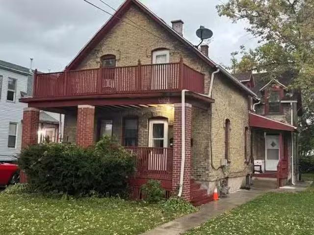1208 Hagerer St, Racine, WI 53402 MLS 1897688