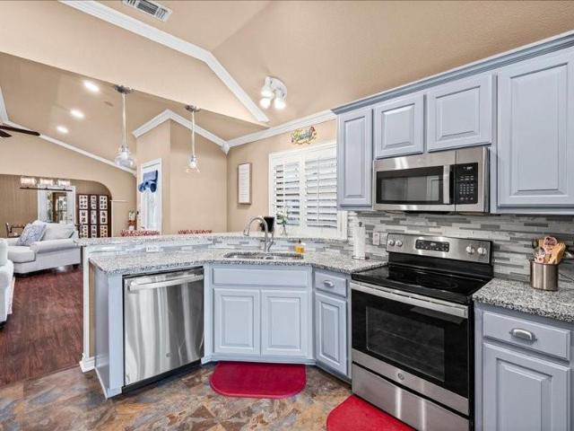 1208 Henard Lane