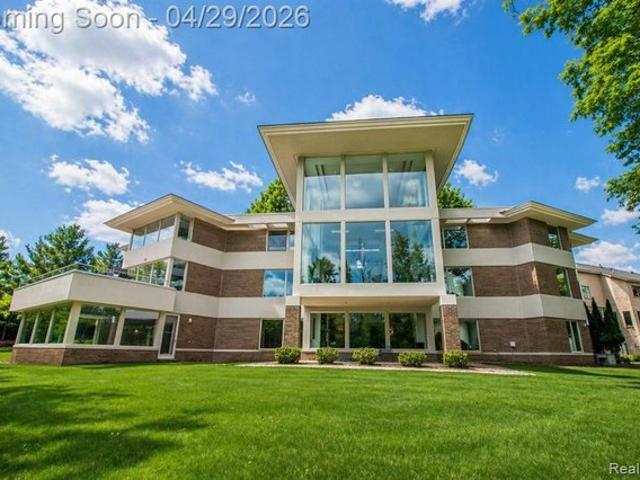 1208 Hidden Lake Dr, Bloomfield Township, MI 48302