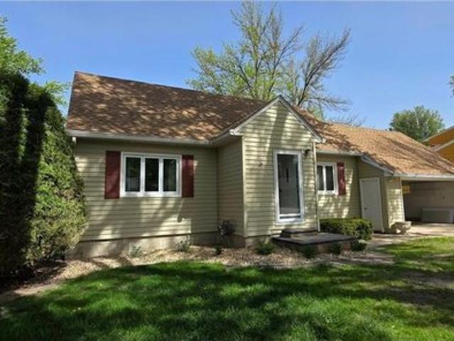 1208 Kent Ave, Albert Lea, MN 56007