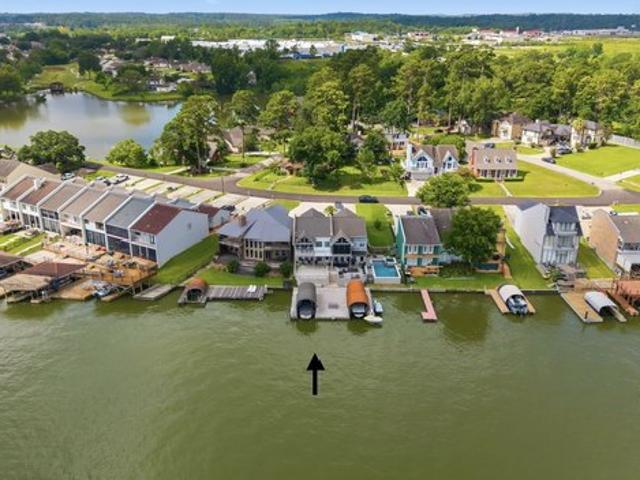 1208 Lake View Dr, Montgomery, TX 77356