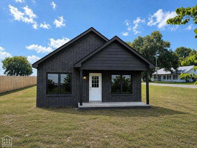 1208 S Main St, Leachville, AR 72438
