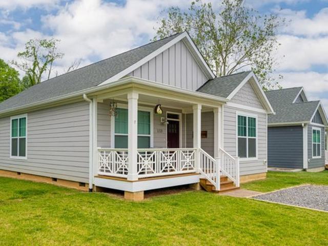1208 Seven Sisters Rd, Black Mountain, NC 28711