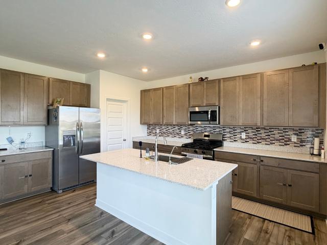 1208 Taggart Way