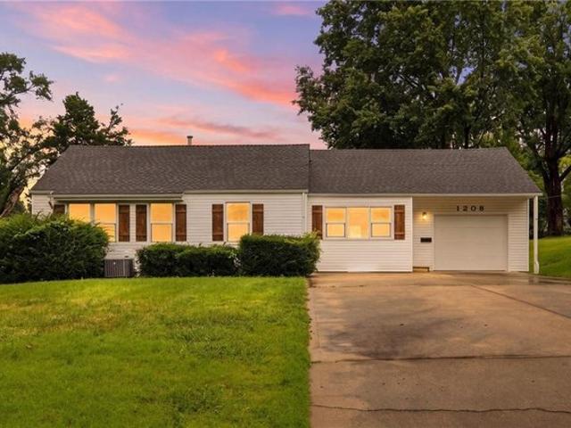1208 W 33rd St, Independence, MO 64055