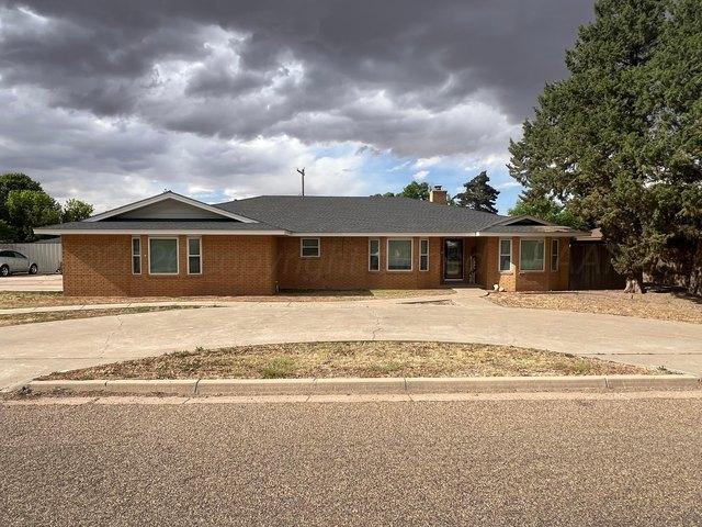 1208 W 8th St, Friona, TX 79035