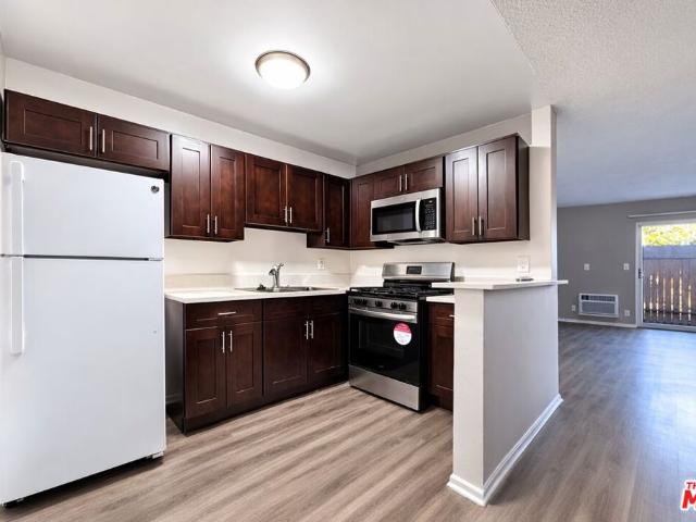 1208 W Adams Boulevard 6