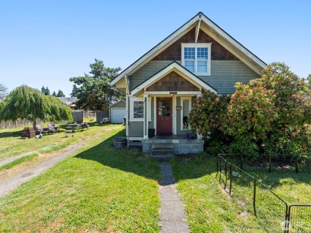 1208 W Pear Street