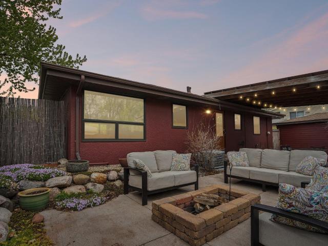 1208 3 / Avenue NE