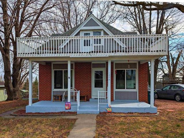1208 9th St, Hawarden, IA 51023