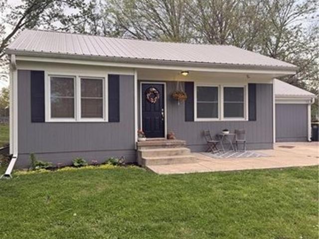 1209 N 8th St, Lansing, KS 66043