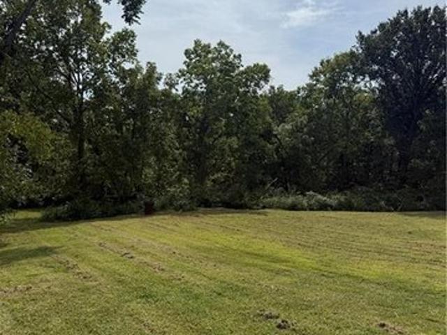 1209 N Lyne St, Raymore, MO 64083