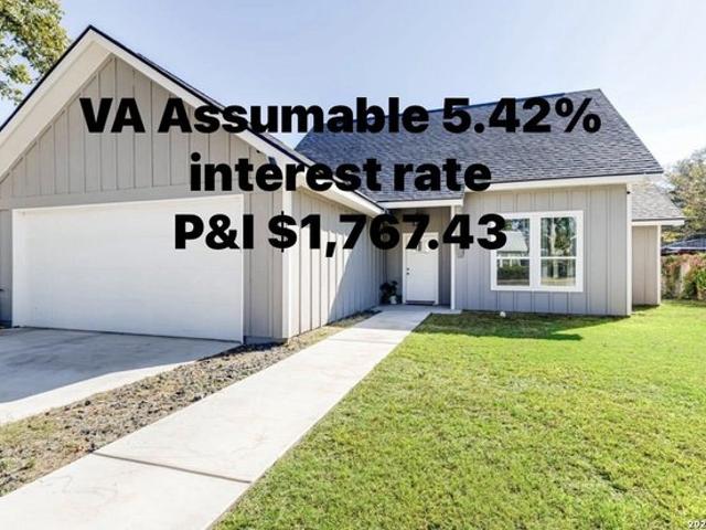 1209 Avenue K, Hondo, TX 78861