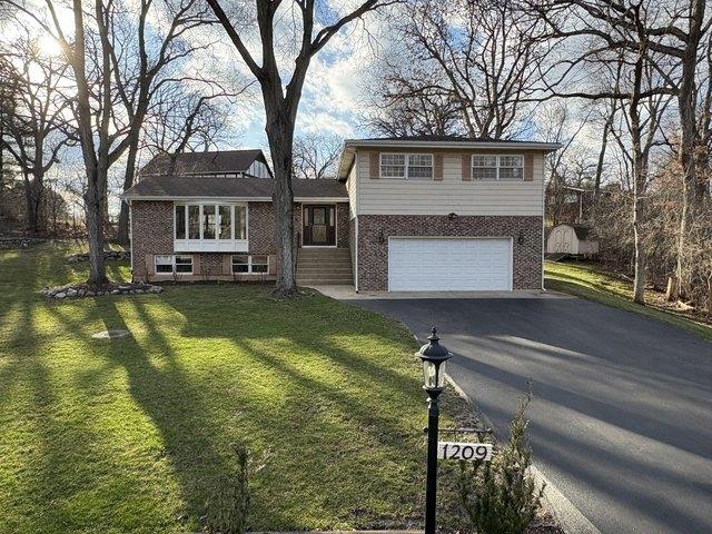 1209 Appaloosa Trl, Mchenry, IL 60051