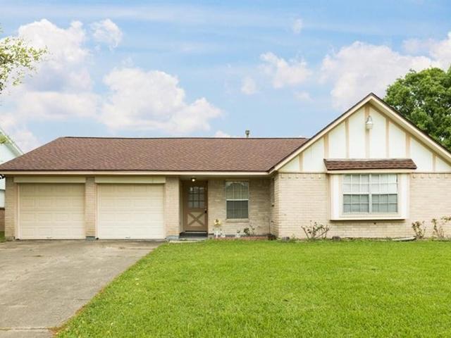 1209 Clover Dr, Angleton, TX 77515