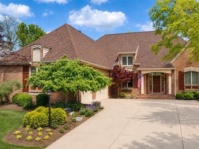 1209 Club View Dr, Centerville, OH 45458