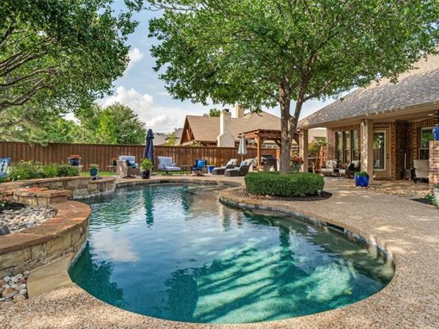 1209 Diamond Leaf Dr, Corinth, TX 76208